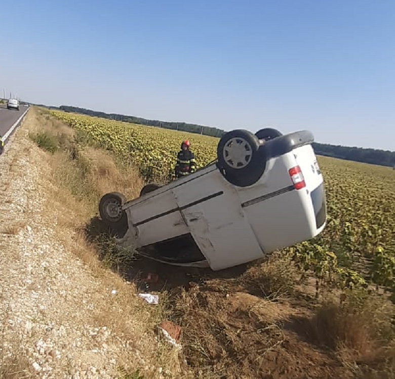Accident periculos în Argeș. O femeie, rănită grav, dusă la
