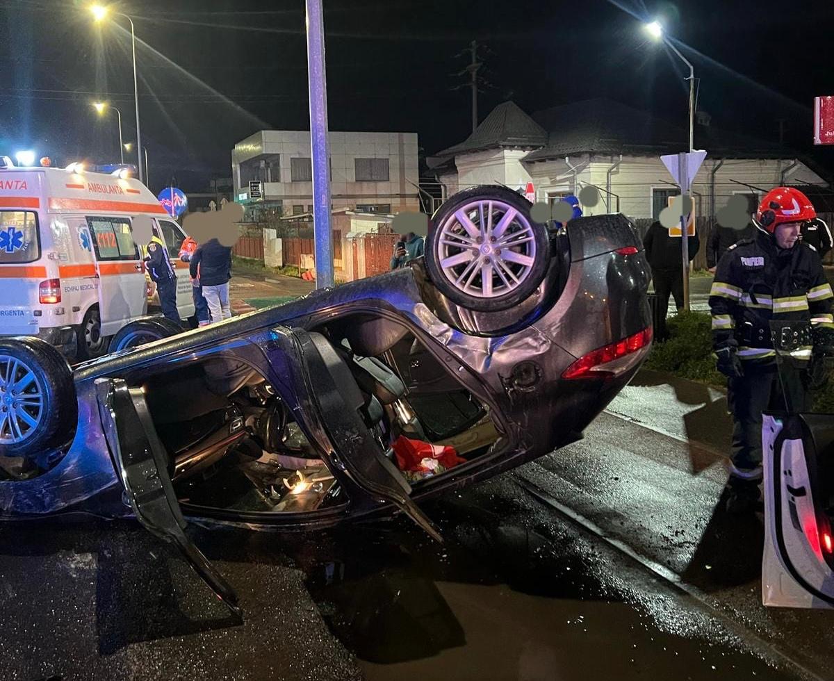 Argeș. Accident grav cu 4 victime! Mașină răsturnată